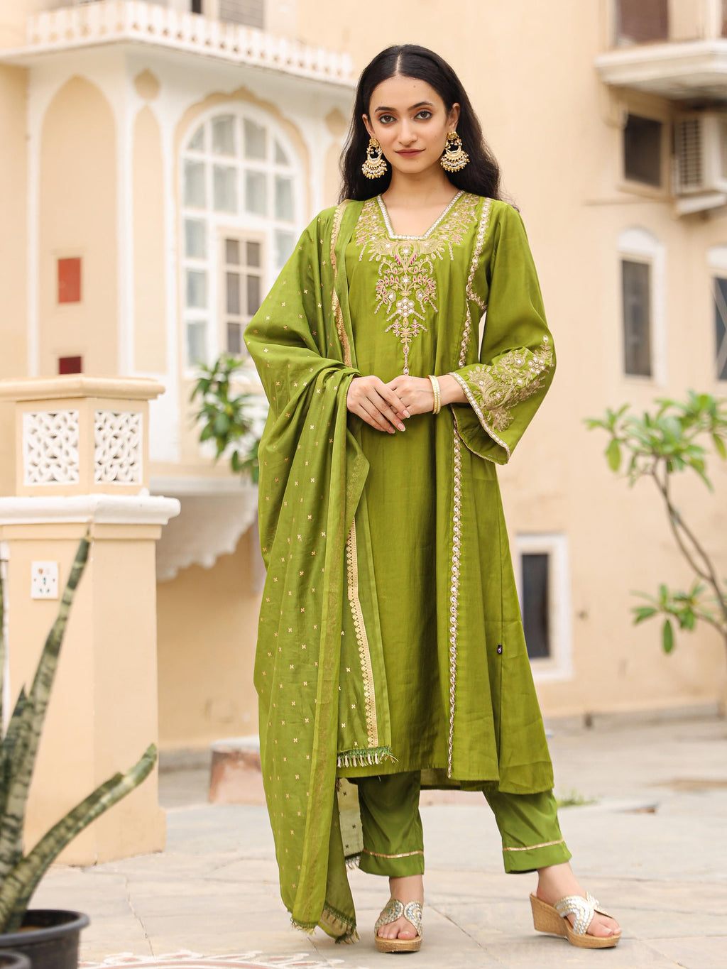 The Swarn Mehndi Green Thread Embroidered Viscose Kurta Pant And Dupat